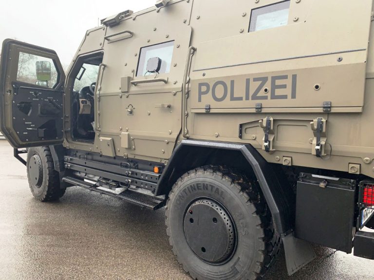 Police in Nordrhein-Westfalen take delivery of Rheinmetall Survivor R ...
