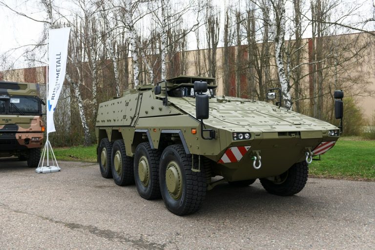 Land 400 Phase 2: Australian Government inspects first Australian Boxer ...