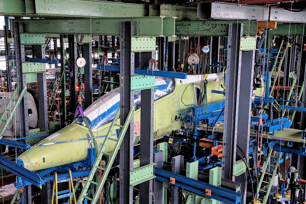 The L-39NG fatigue test has started. It should confirm triple lifespan ...