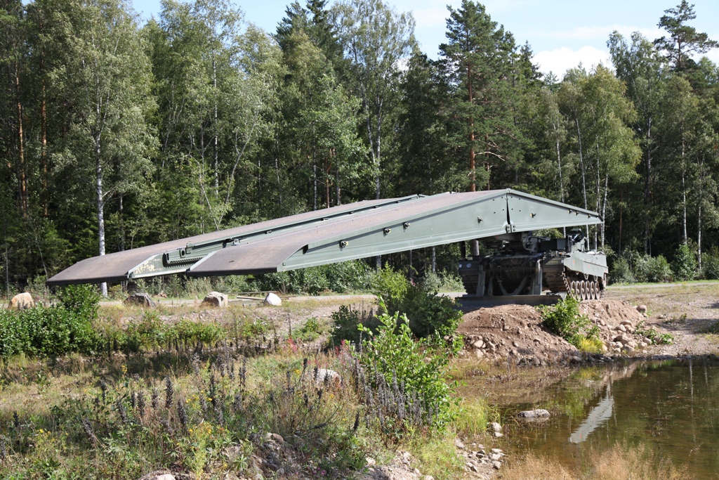 German Army receives further LEGUAN bridge layer - EDR Magazine