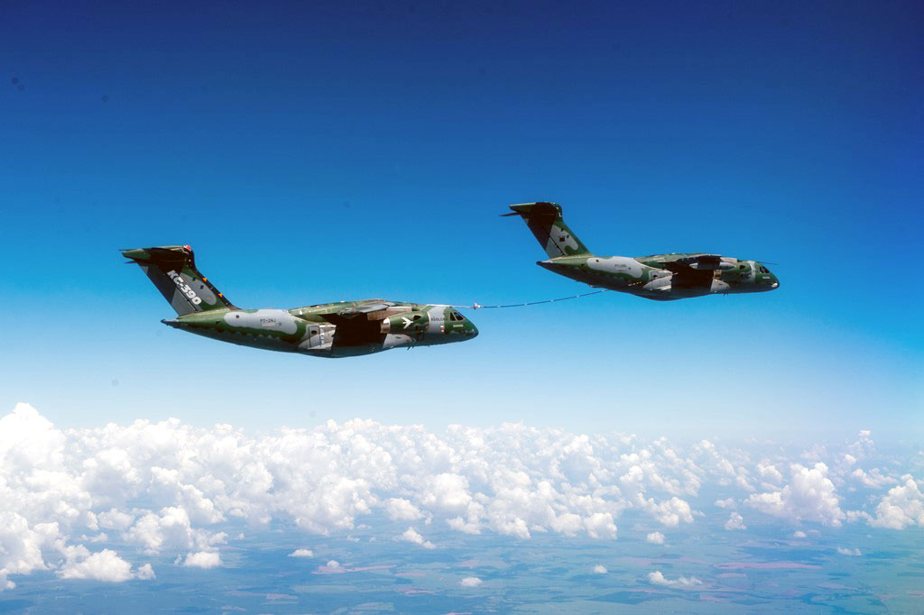 Embraer successfully concludes aerial refueling qualification between ...