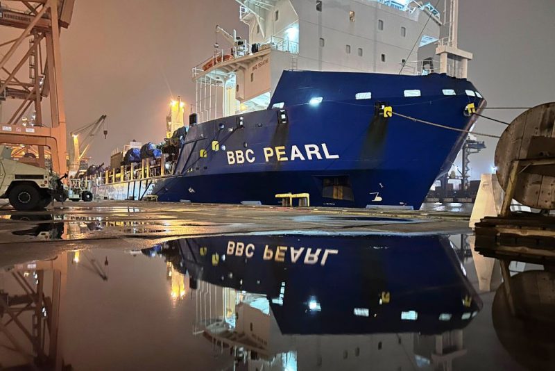 The first K2 tanks and K9 gun-howitzers have arrived at #Gdynia port ...