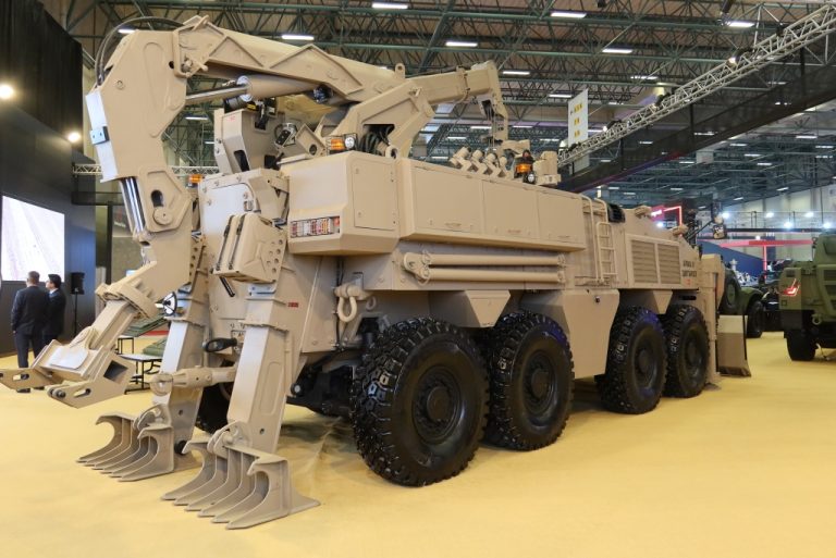 IDEF 2023 - Otokar unveils the Repair and Recovery variant of its Arma II 8x8 - EDR Magazine