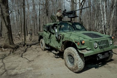 DSEI 2023 - AM General debuts the Humvee Saber - EDR Magazine