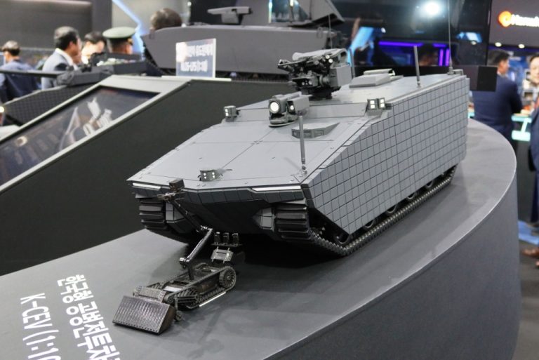 ADEX 2023 - Hanwha exhibits K21-derived armoured vehicles and more ...