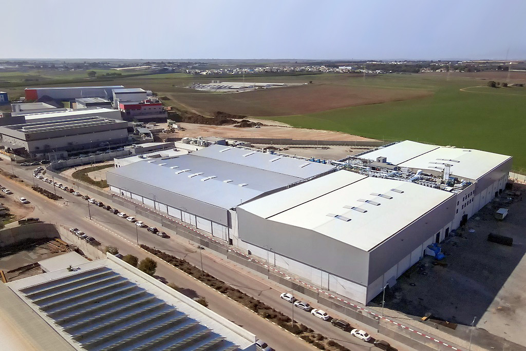 Israel Weapons Industries moves into its new facility south of Tel Aviv ...