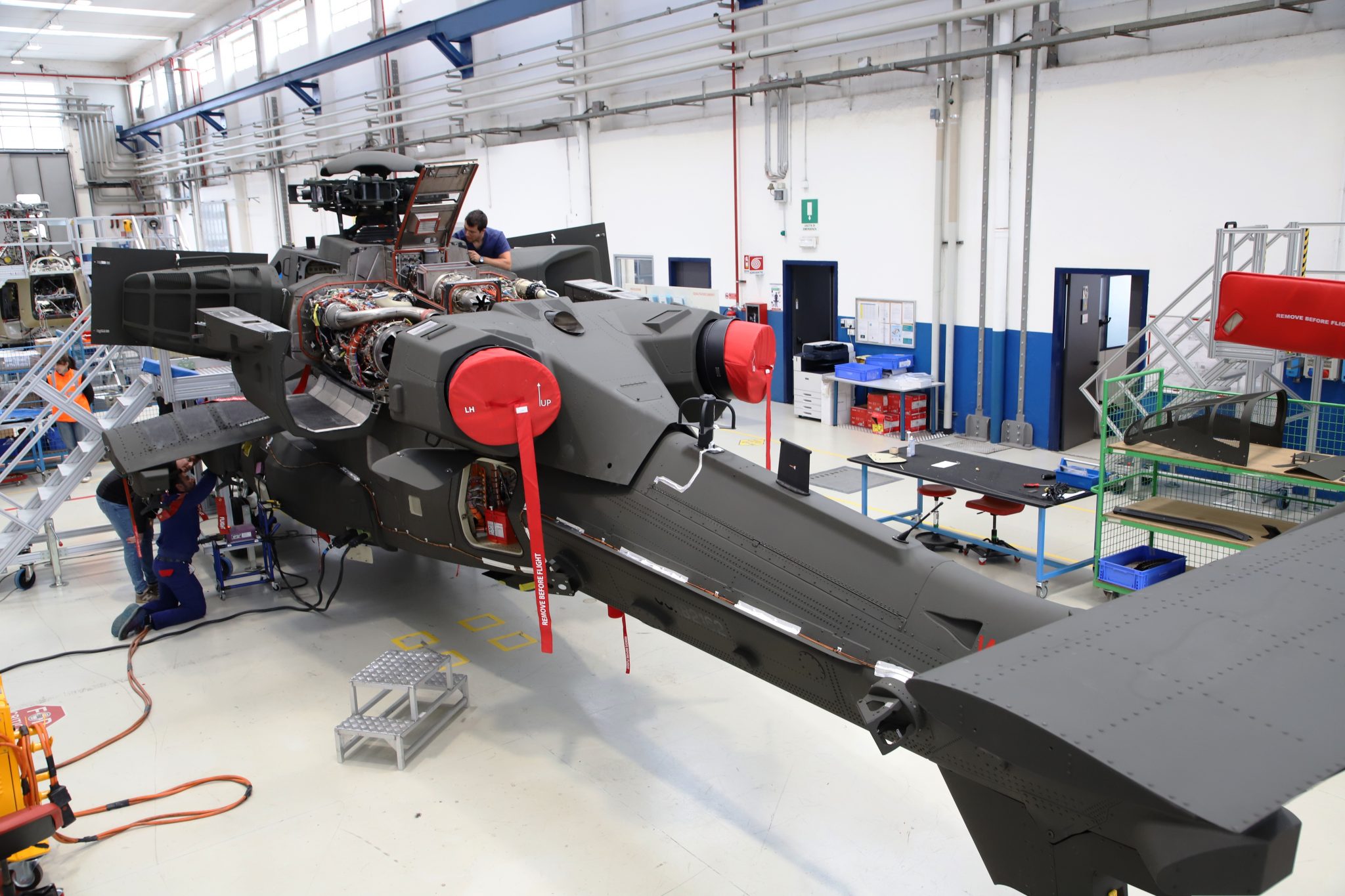 Eurosatory 2024 - Leonardo unveils the AW249 Fenice, the new Italian ...