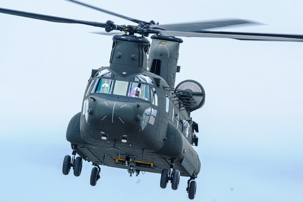 Boeing Delivers First CH-47F Block II Chinook Aircraft to U.S. Army ...