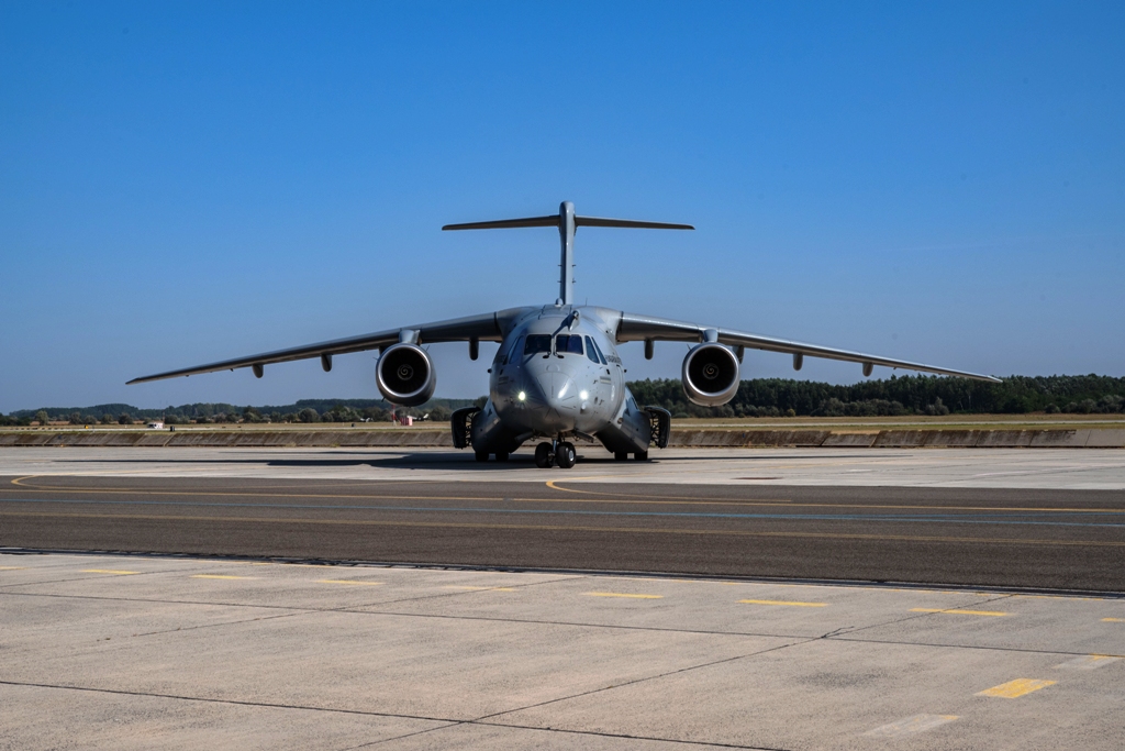 Embraer delivers the first C-390 Millennium to the Hungarian Air Force ...