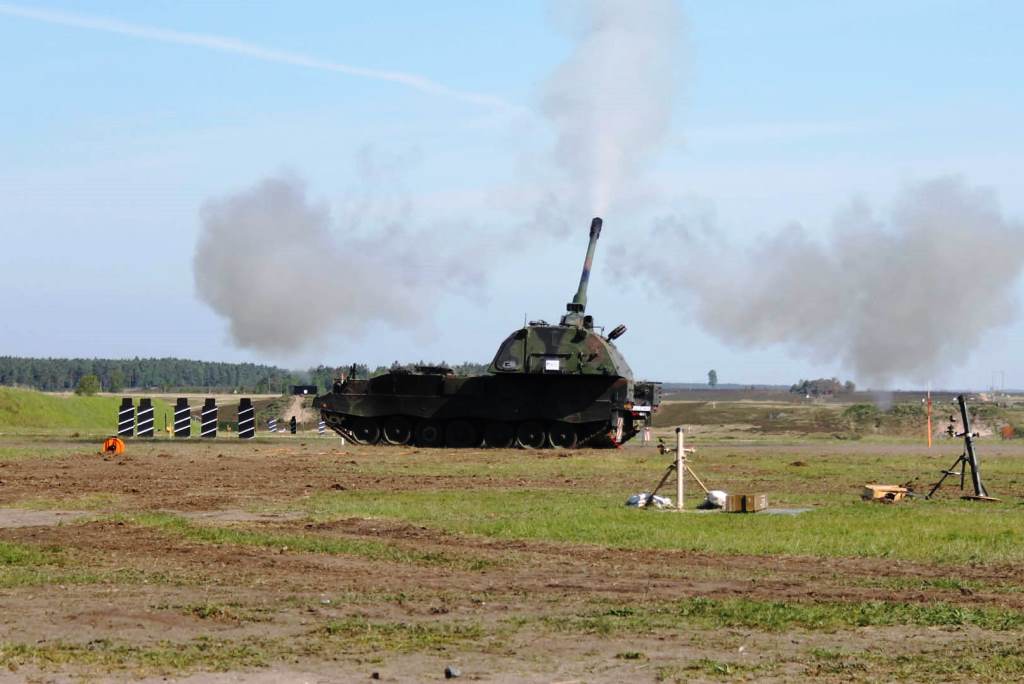 Rheinmetall to supply Ukraine with propelling charges for 155mm ...